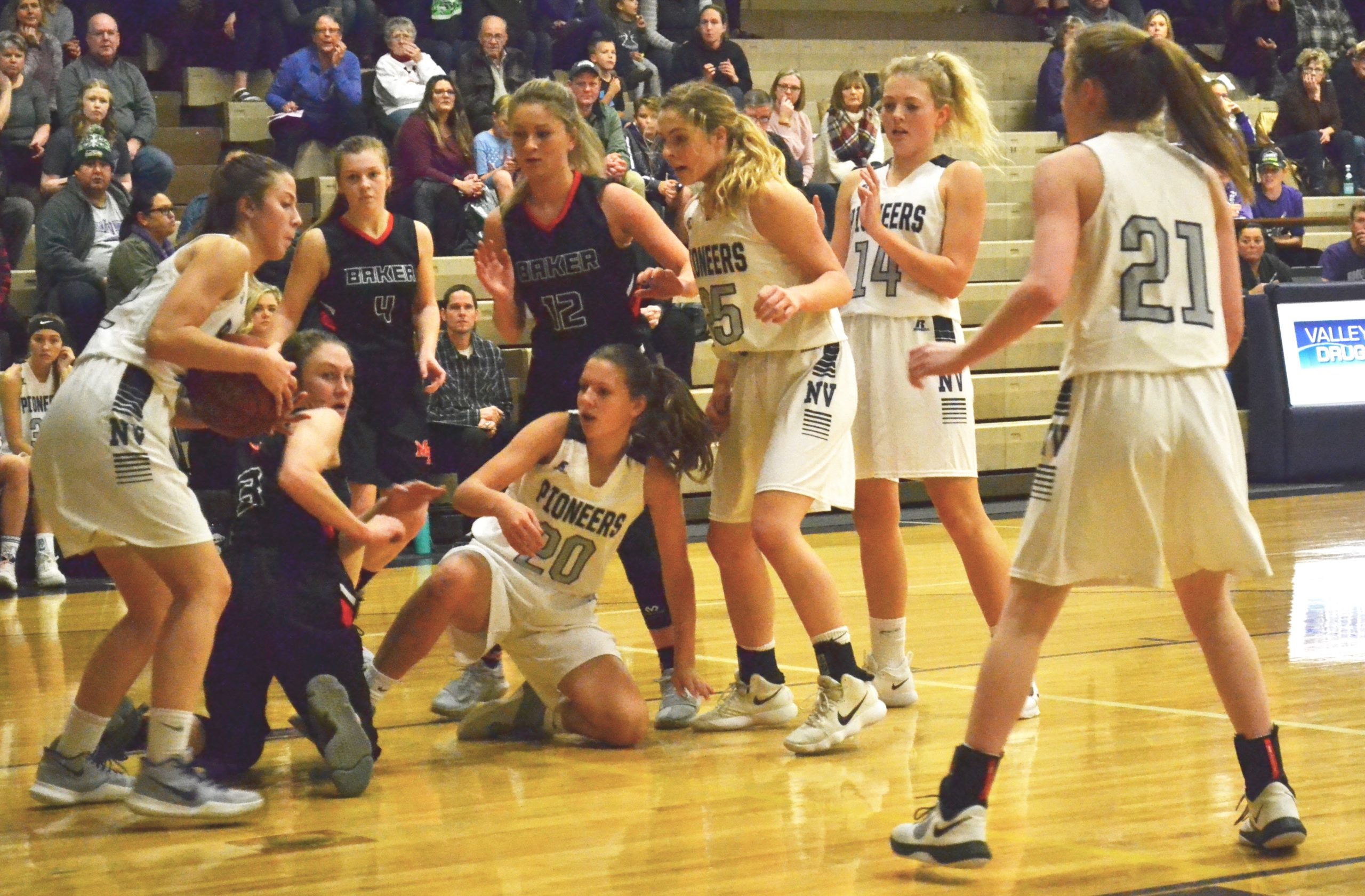 NV-MB girls scrum – Whatcom Hoops